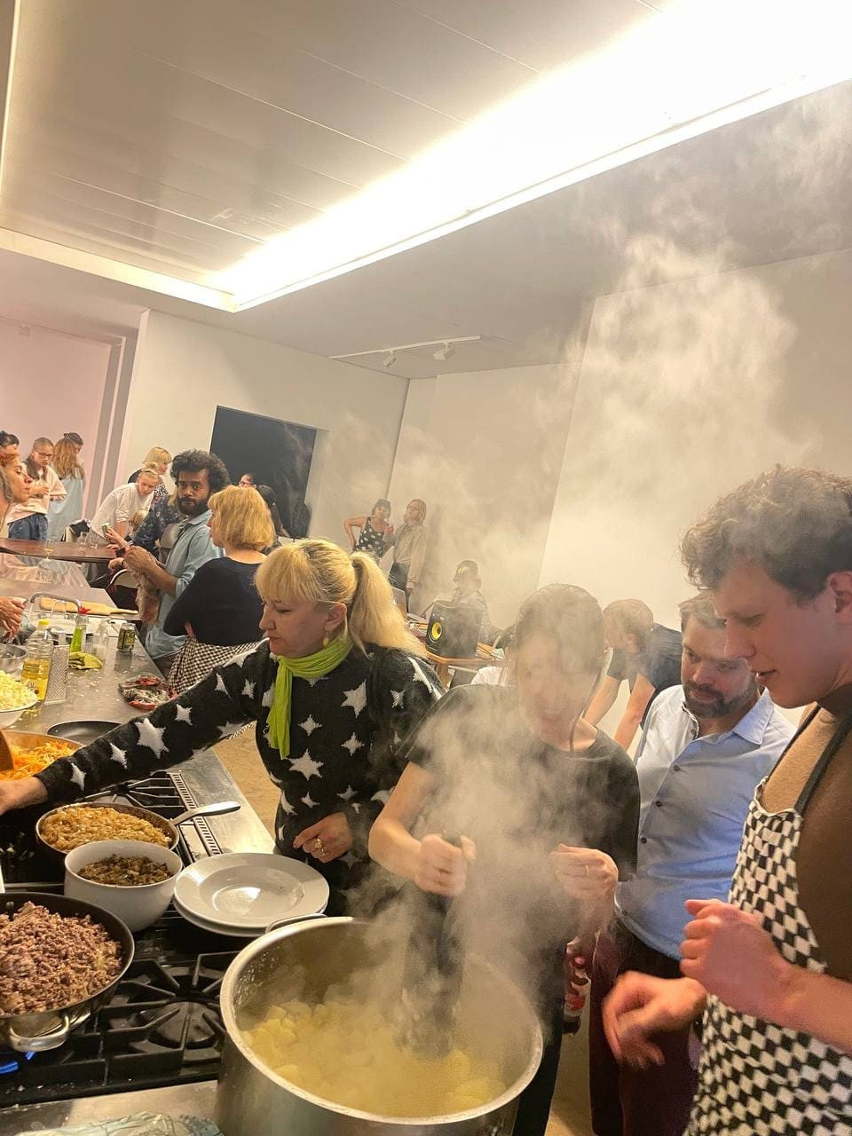 Boiling Room – cooking with people escaping the war
